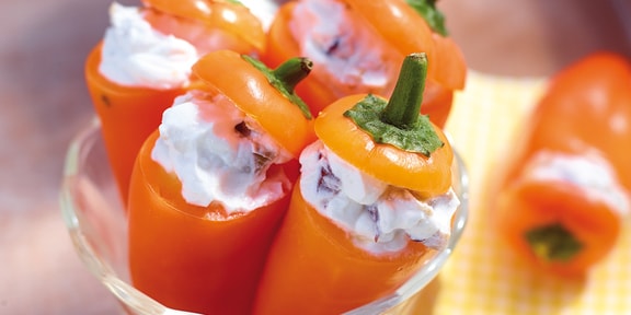 Mini-poivrons farcis au fromage et aux olives