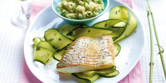 Gegrilde tarbot met slaatje van rauwe courgettes