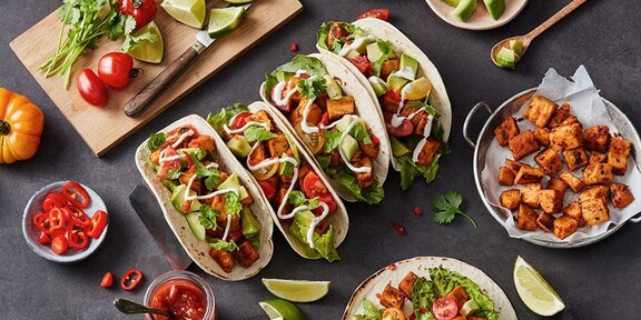 Kip taco’s met avocado en limoen