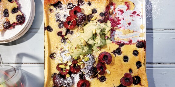 Kersenclafoutis met pistache-ijs